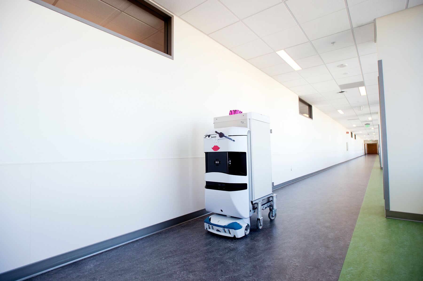 This Robot Is Cute, Artificially Intelligent and Employed - Bloomberg