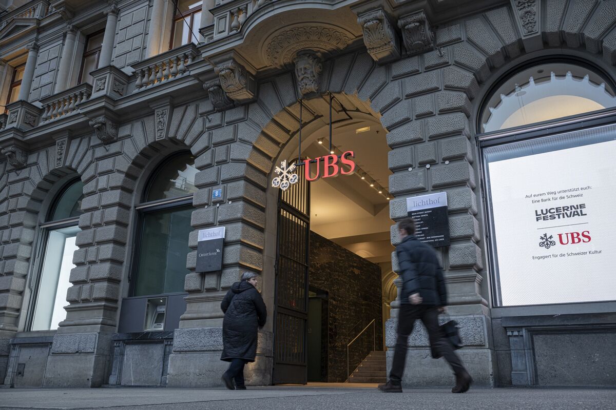 UBS Shutters Unit Meant to Help Overwhelmed Hedge Fund Traders - Bloomberg