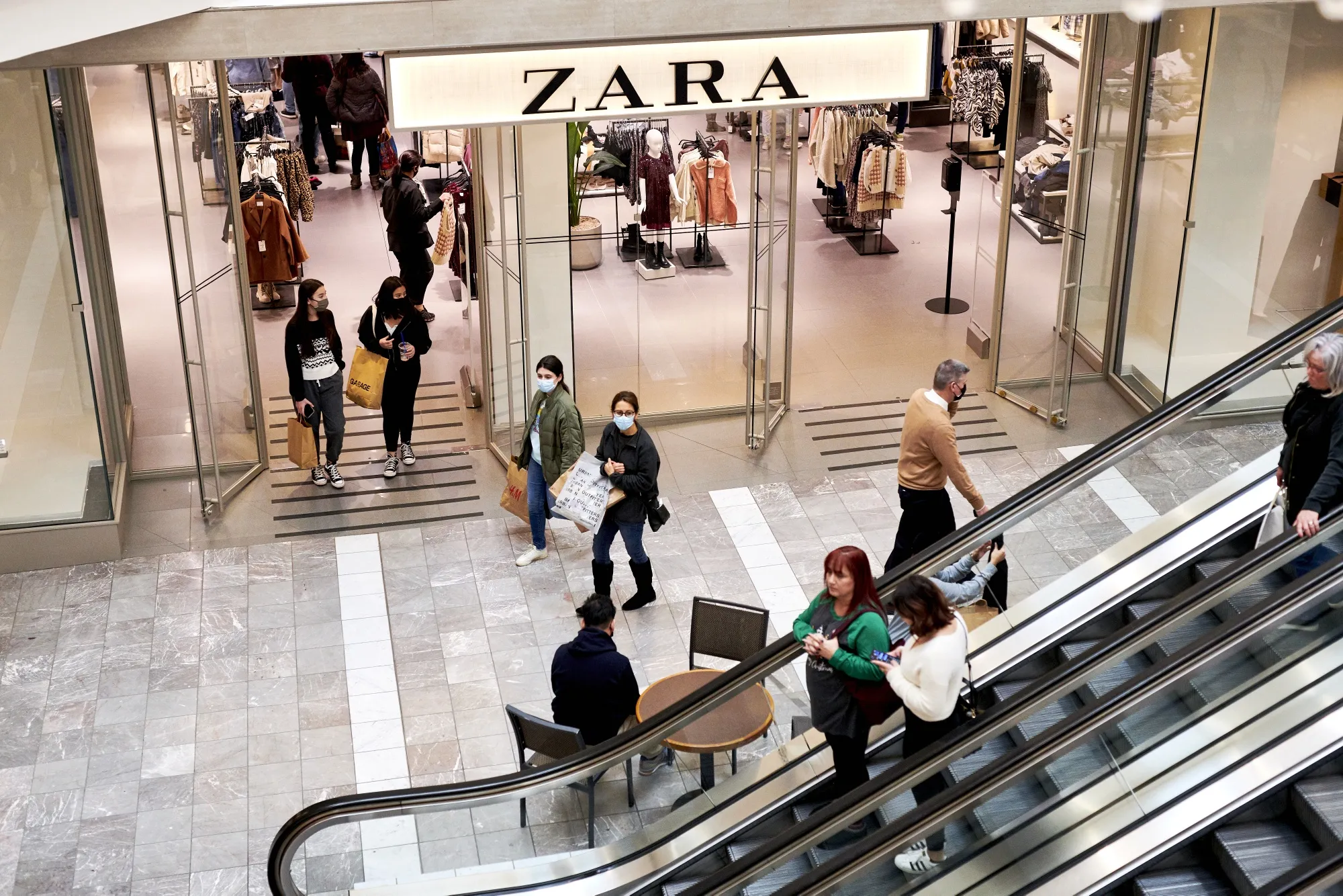 Zara s US Clothing Sales Help Swell Top Line as Dollar Surges ITX Bloomberg