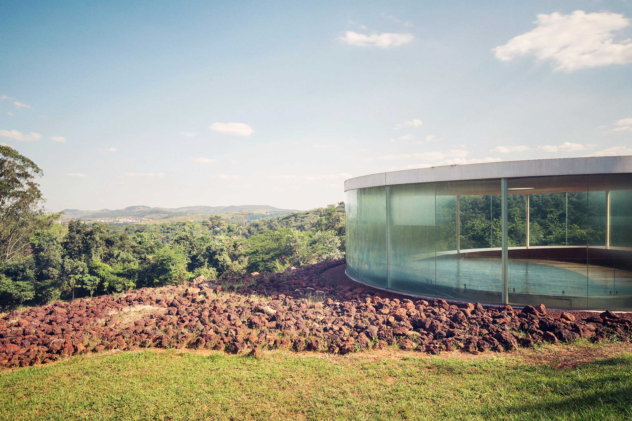 The Financial Crimes That Fueled Brazil’s Inhotim Museum - Bloomberg