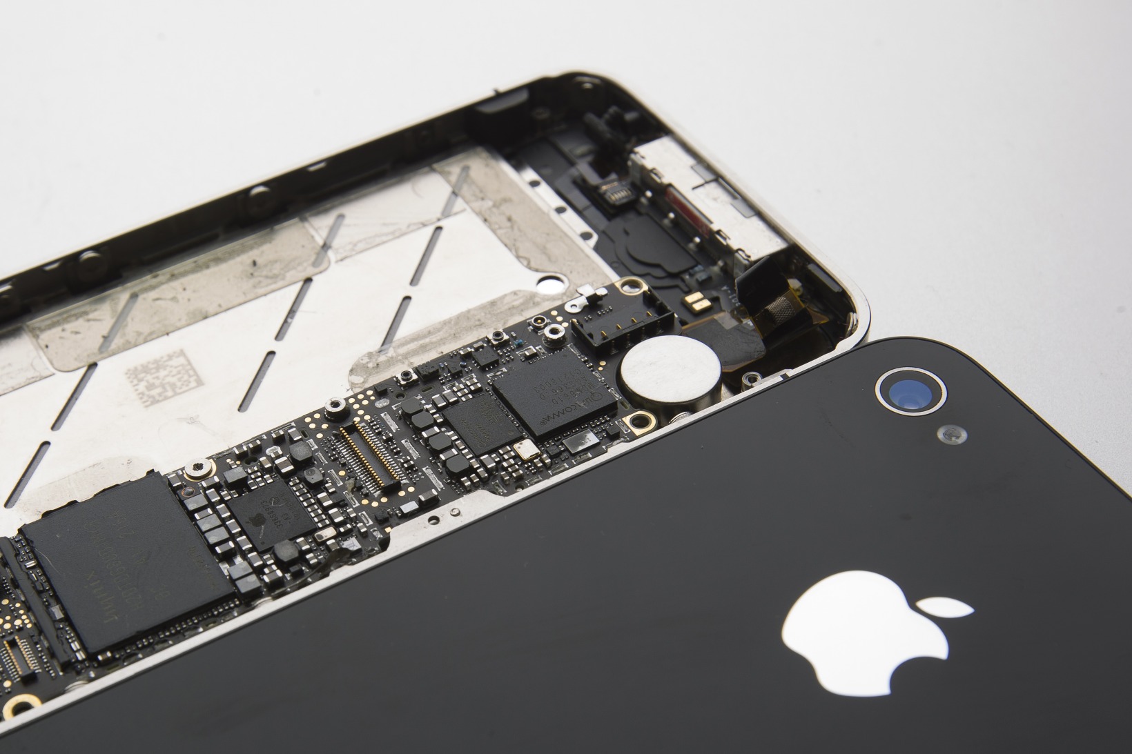 Samsung Tries to Chip Away at Apple’s iPhone Patent Award - Bloomberg