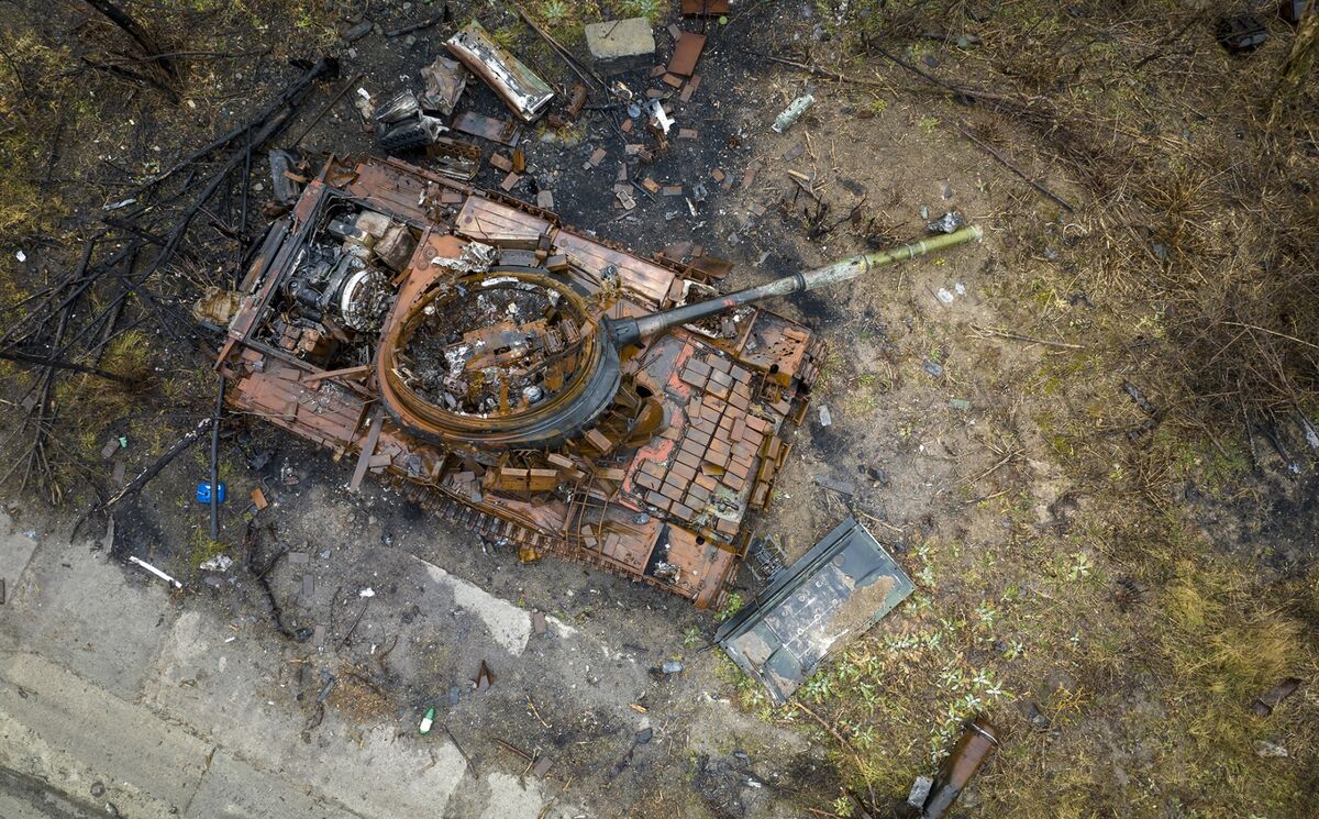 Russia Industry Grows for First Time in a Year on War Production ...