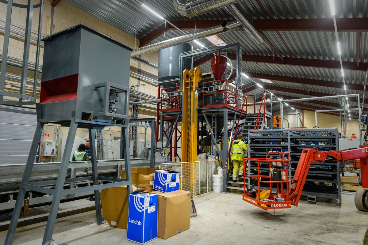 Researching New Low-Carbon Cement Technology - Bloomberg