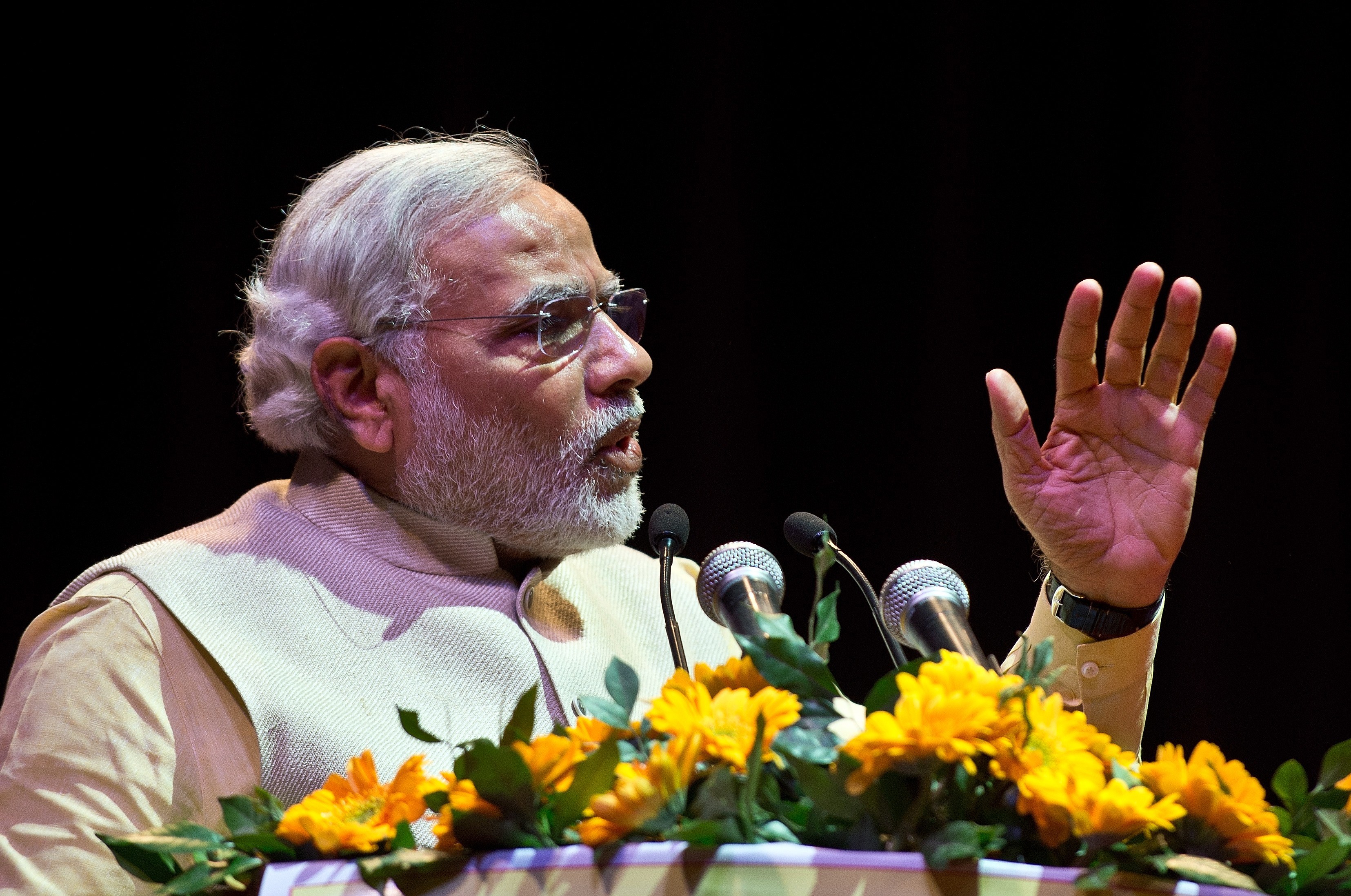 Modi, India's Favorite Son, Needs a Voice - Bloomberg