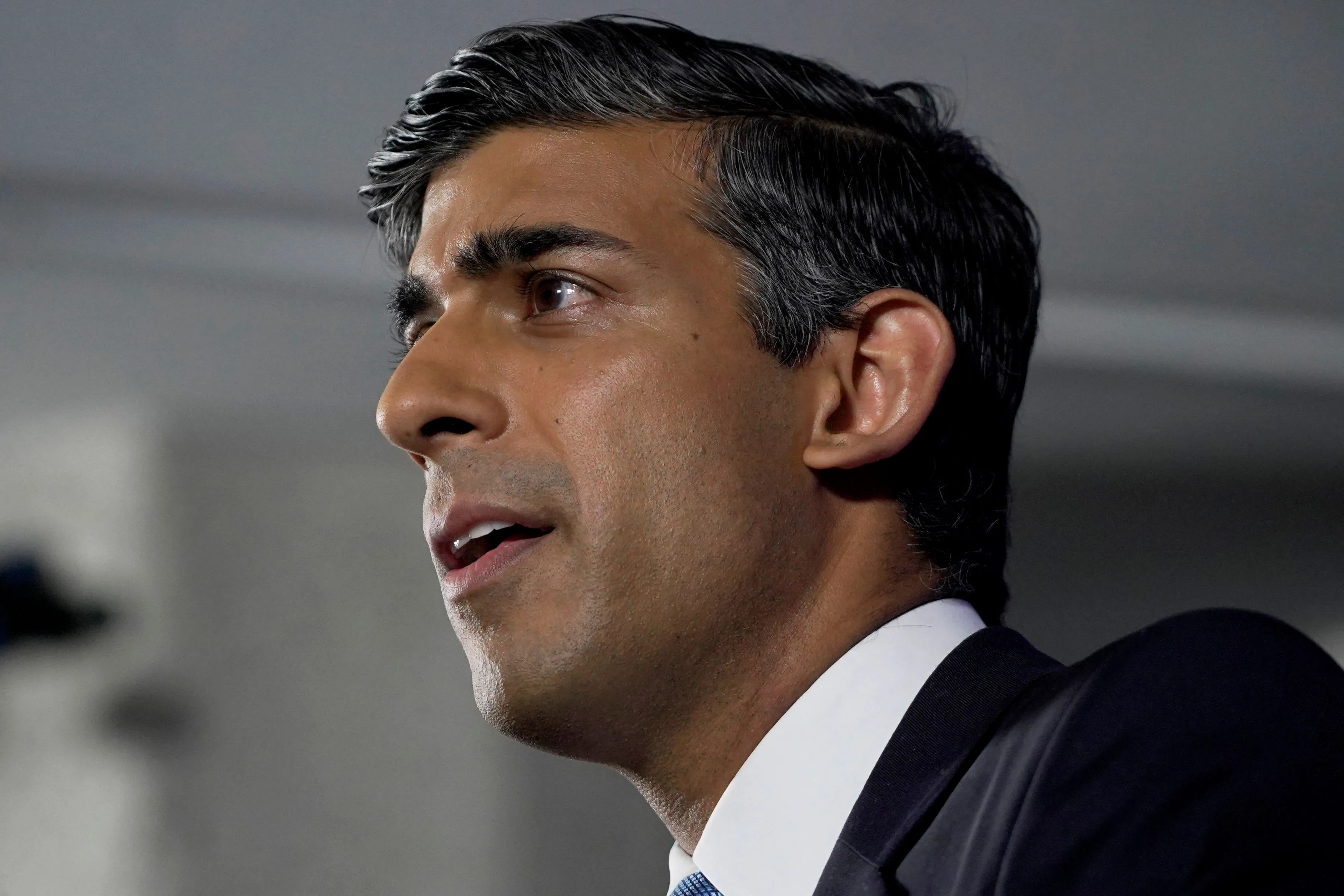 Sunak Tries to Fix China Ties Without Upsetting UK Hawks - Bloomberg