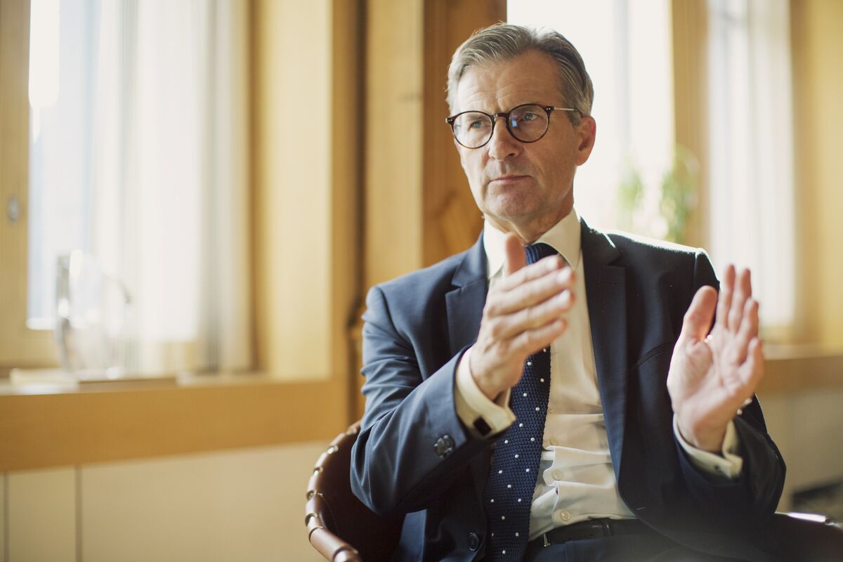 Riksbank Calls for Urgent Law to Safeguard Cash as Usage Falls - Bloomberg