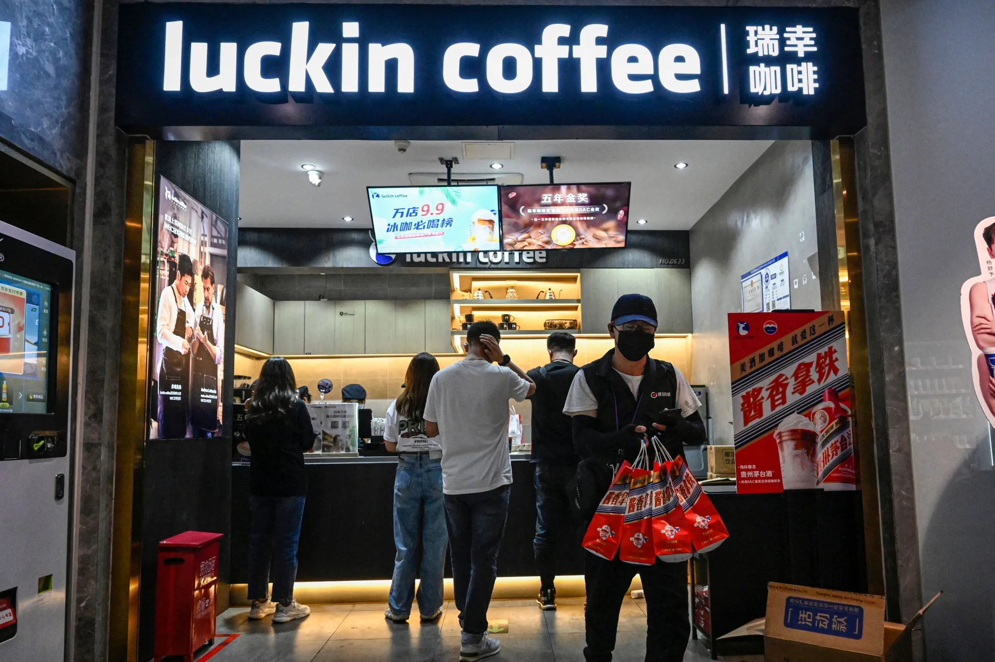 Luckin Coffee’s New Moutai Latte Sends Shares Surging - Bloomberg