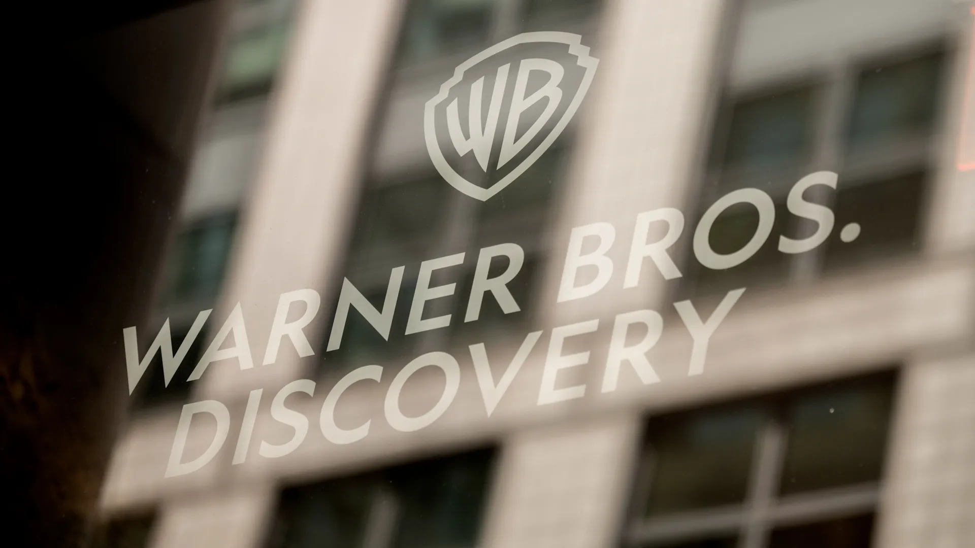 Watch Netflix, Comcast Eyeing Possible Warner Bros. Sale - Bloomberg