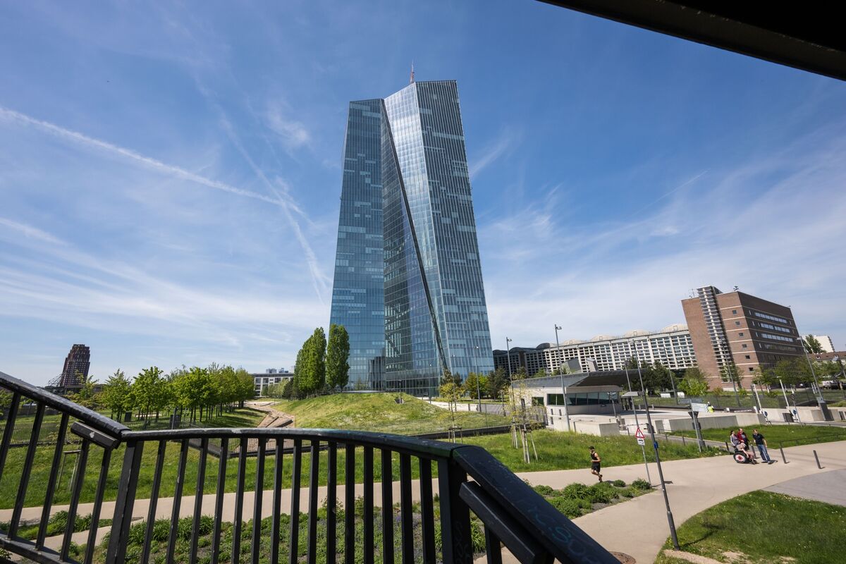 ECB Is Leaning Toward Keeping Banks' Minimum Reserve Level at 1% - Bloomberg