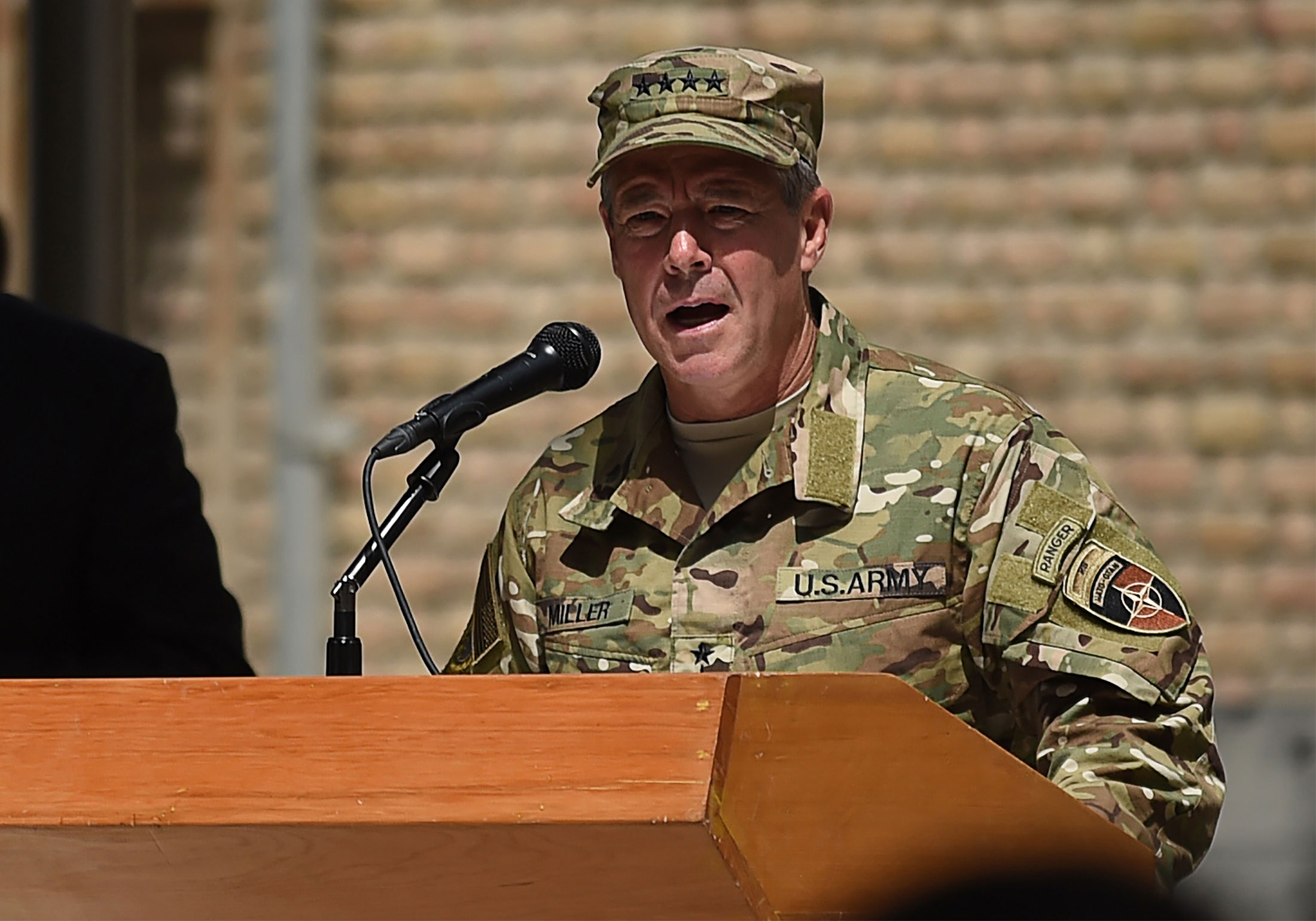 Deadly Taliban Attack Misses Top U.S. Commander in Afghanistan - Bloomberg