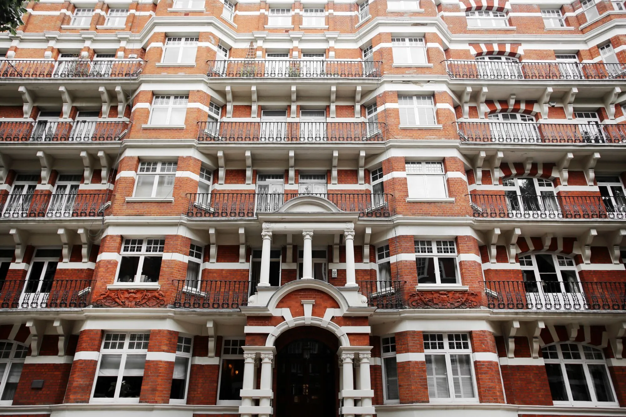 CityLab Daily: The Design History of London’s Mansion Blocks - Bloomberg