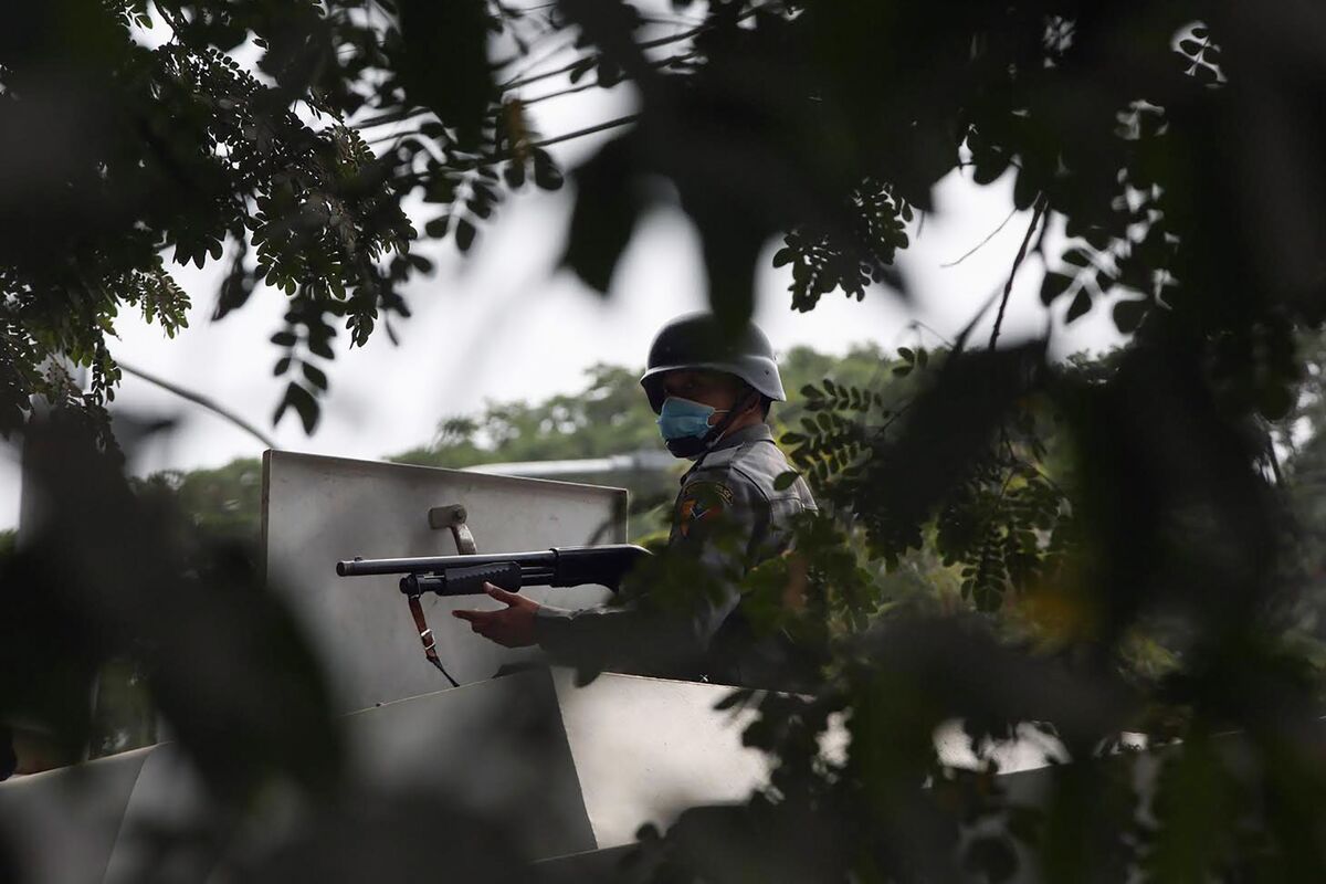 Myanmar Military Rulers to Let 'Loyal' Citizens Carry Guns - Bloomberg