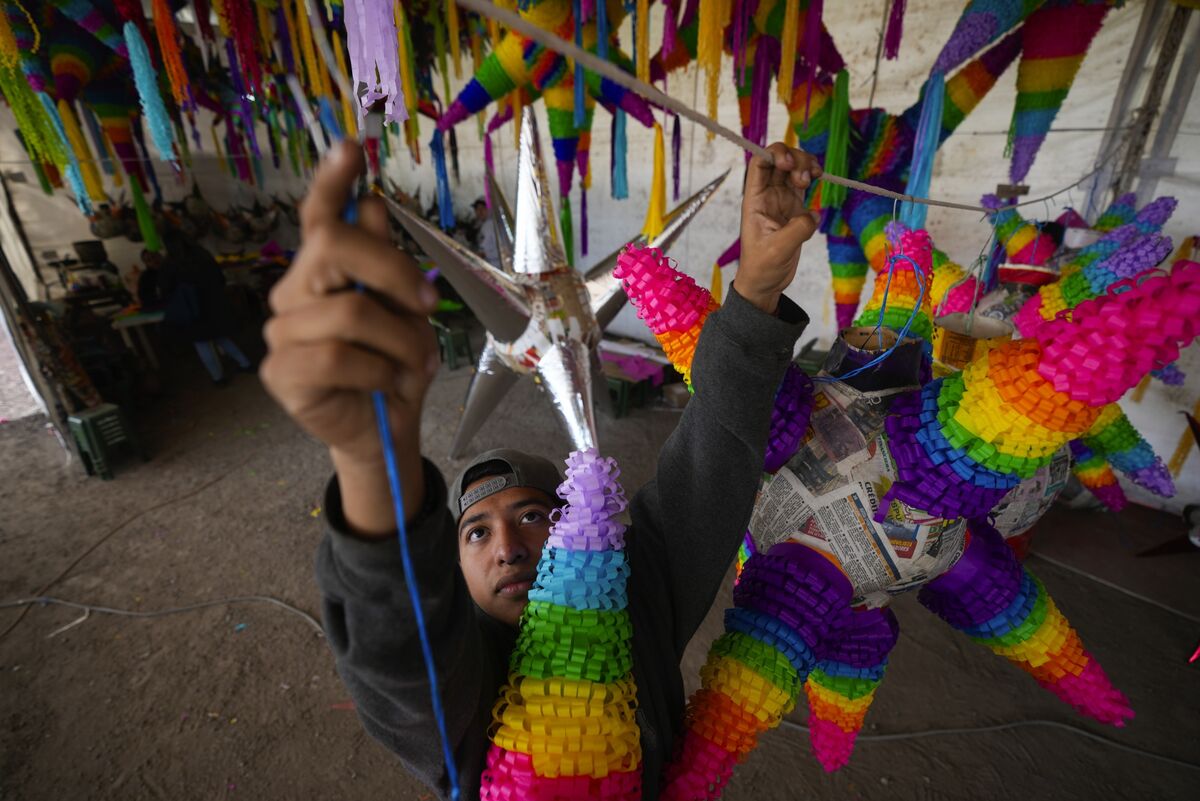 In Mexico, piñatas are not just child's play. They're a 400-year-old tradition - Bloomberg