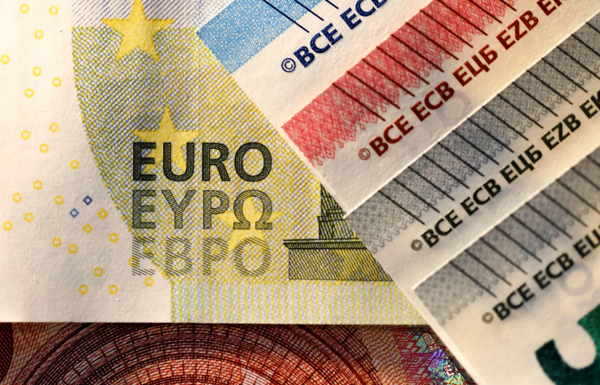 Guindos del BCE: euro podría ser moneda de reserva alternativa - Bloomberg