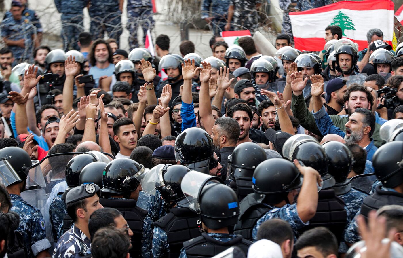 Hezbollah Followers Fill Streets to Oppose Protest Demands - Bloomberg