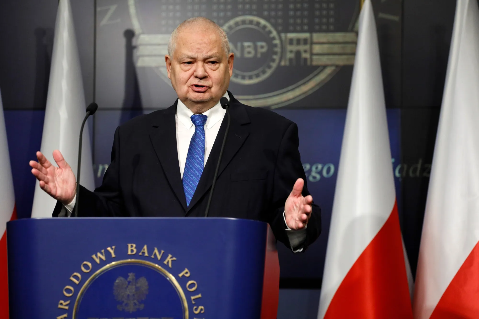 Poland’s Glapinski Keeps Hawkish Outlook, Unswayed by Soft Data - Bloomberg