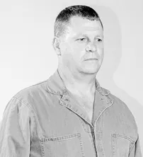 A Tale of Two Auto Workers - Bloomberg