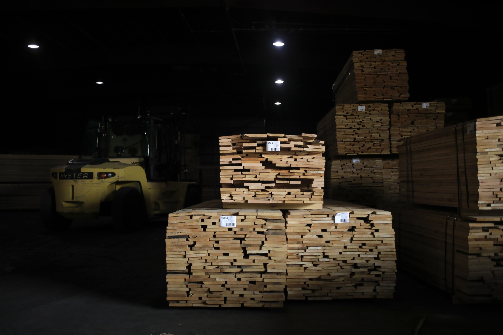 Lumber Drops to Nine-Month Low, Extending Retreat From Record - Bloomberg