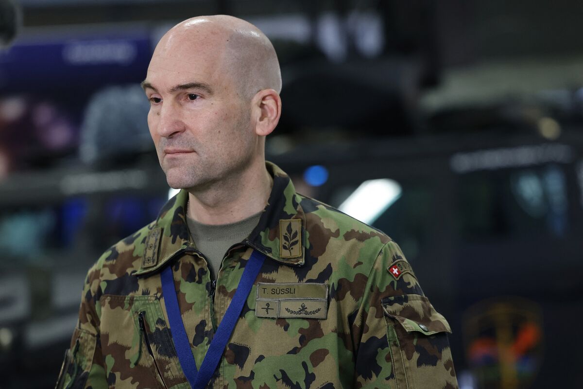 Swiss Army, Intelligence Chiefs to Step Down, Media Reports - Bloomberg