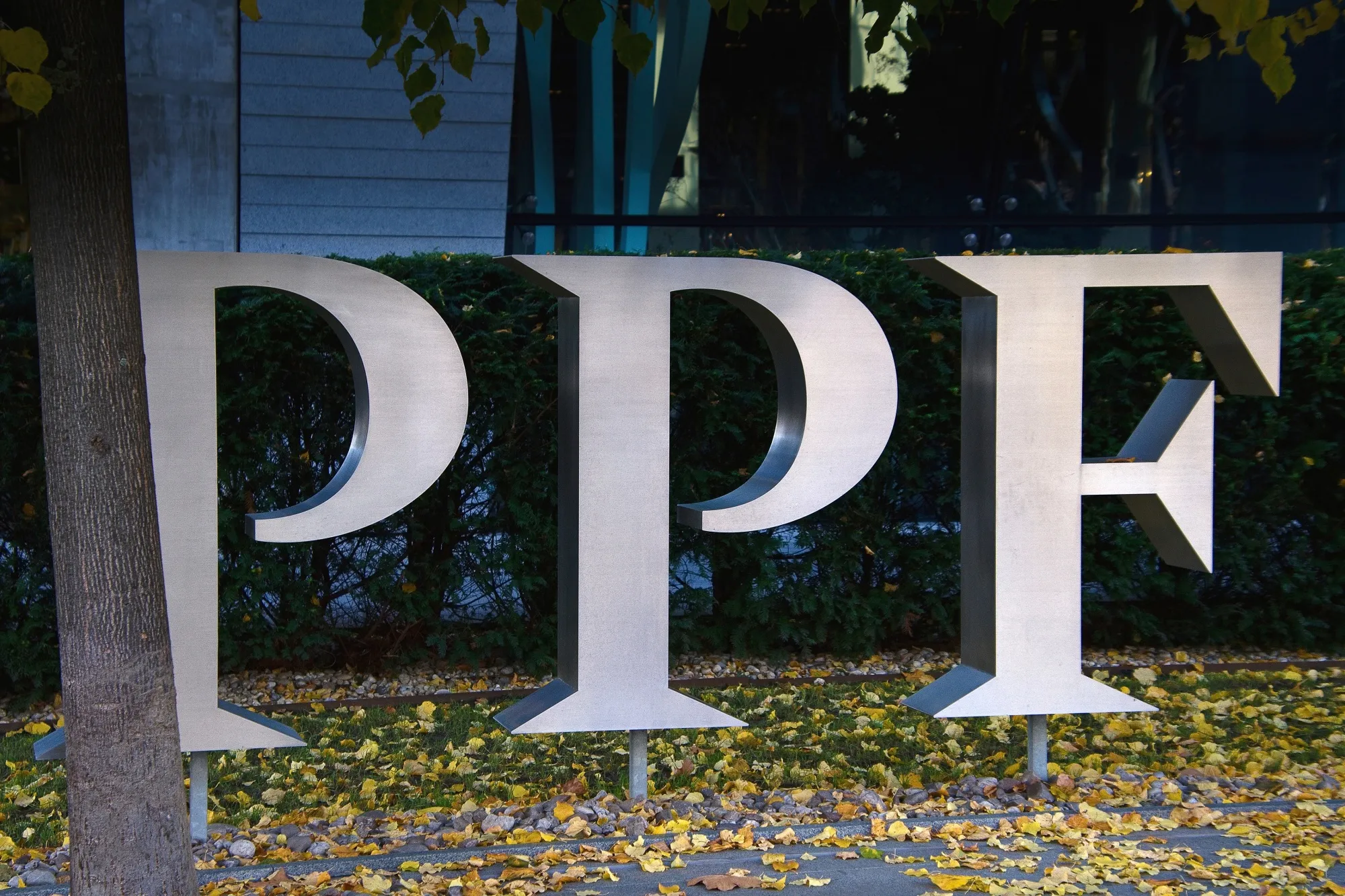 A 33-Year-Old Is One of Europe’s Richest Heirs After PPF Exit - Bloomberg