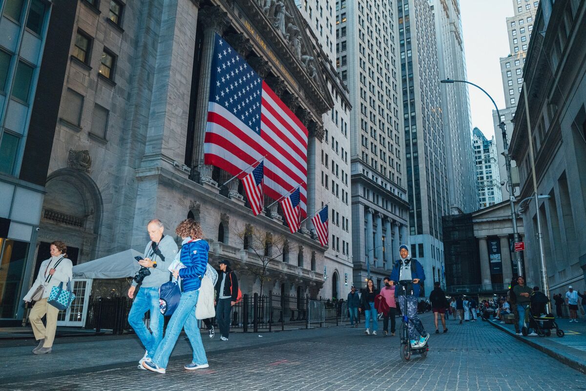 S&P 500 to Hit 10,000 By End of Decade, Ed Yardeni Says - Bloomberg