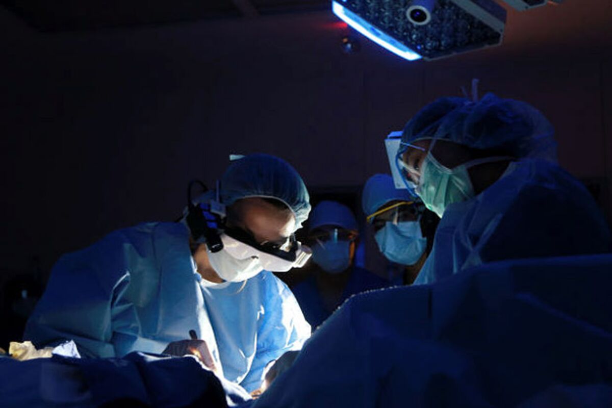 These High-Tech Surgery Goggles Can Spot Glowing Cancer Cells - Bloomberg