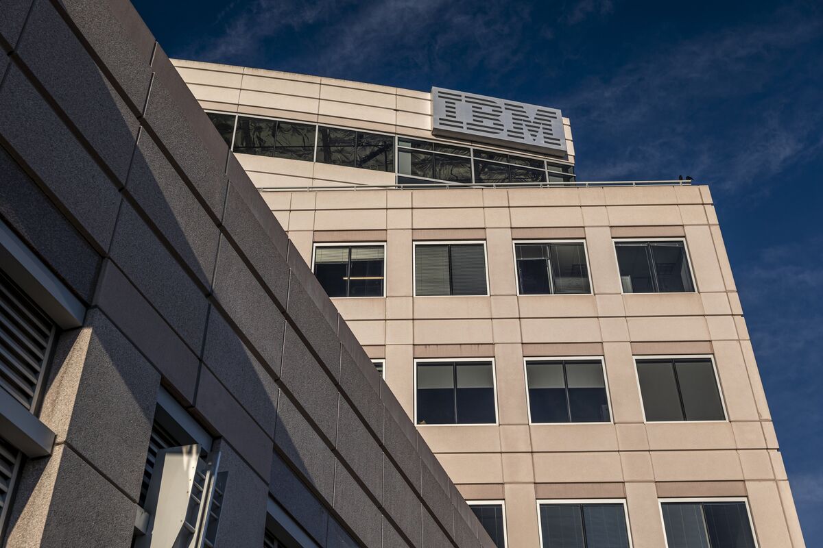 IBM Raises Over $7 Billion From Cross-Border Bond Offering - Bloomberg