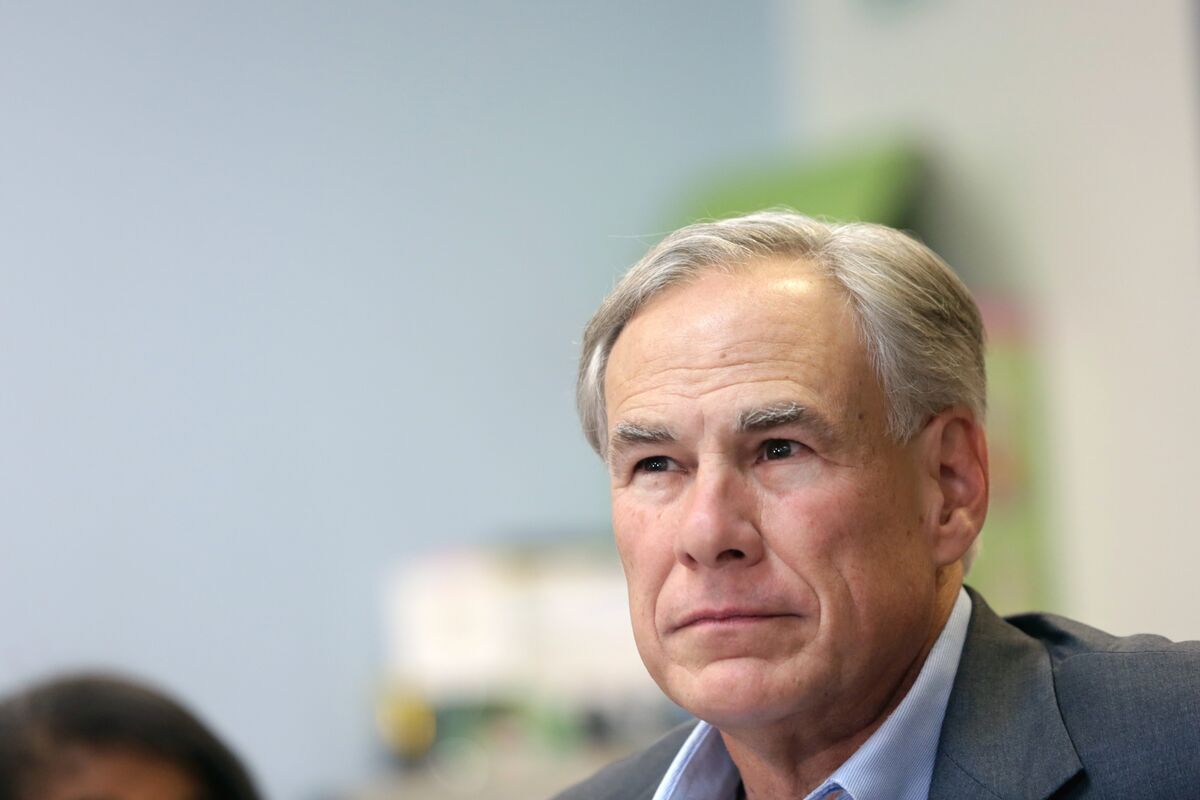 Abbott Holds Lead in Texas Poll, GOP’s Embattled Paxton in Tie - Bloomberg