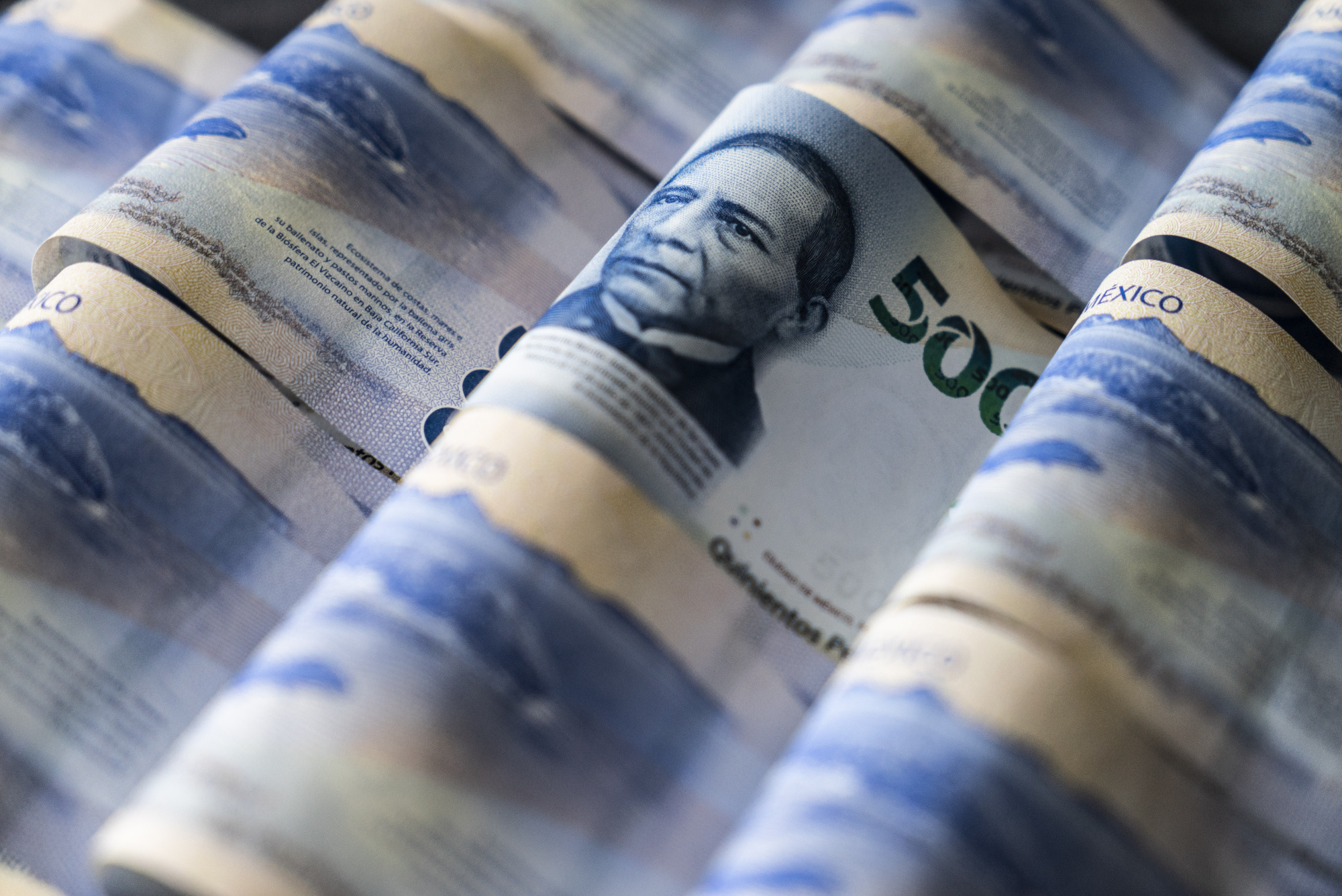 Global Banking Turmoil Claims Mexico’s ‘Super Peso’ as a Victim - Bloomberg