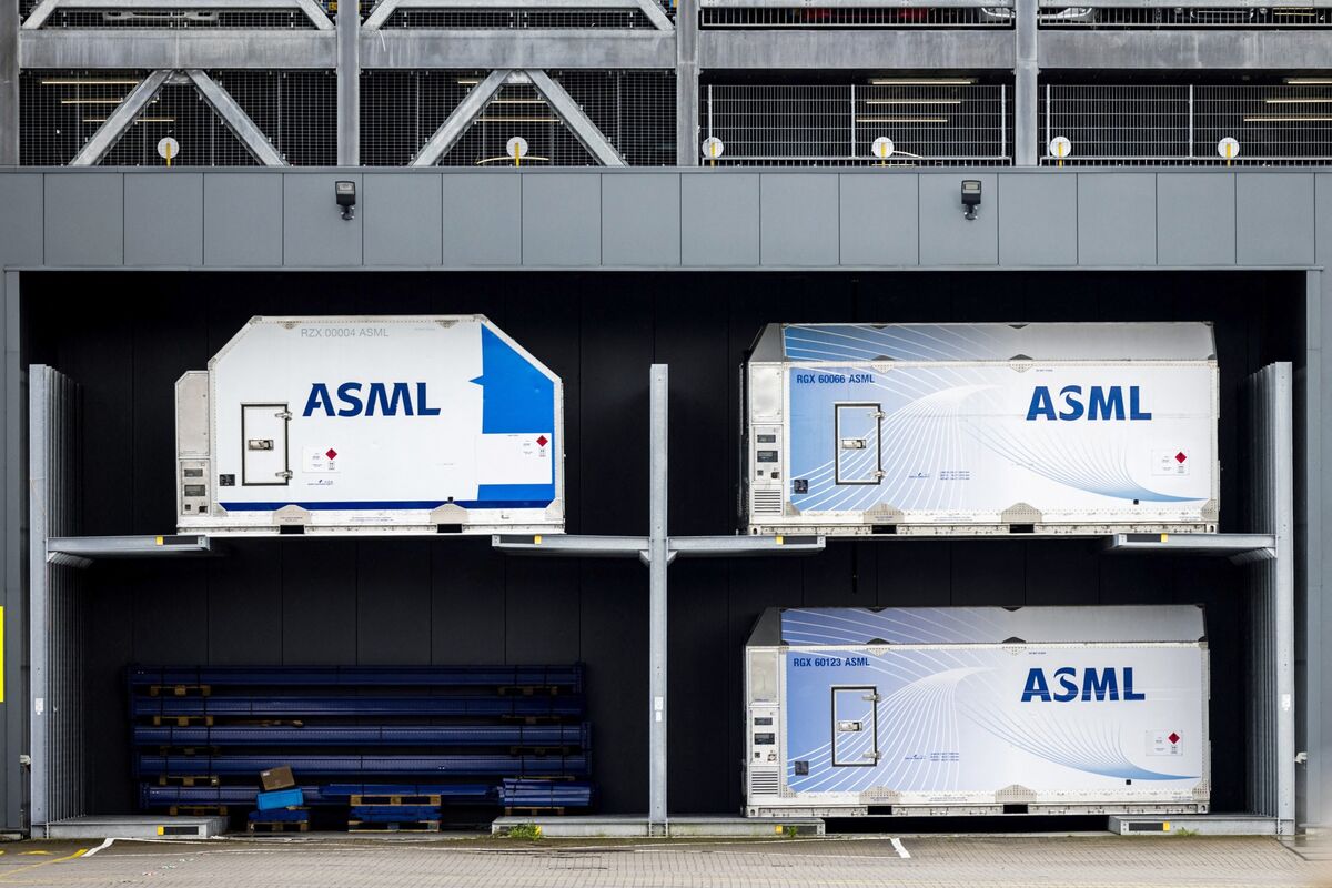 ASML Eyes Dutch Expansion After Government Commits €2.5 Billion - Bloomberg