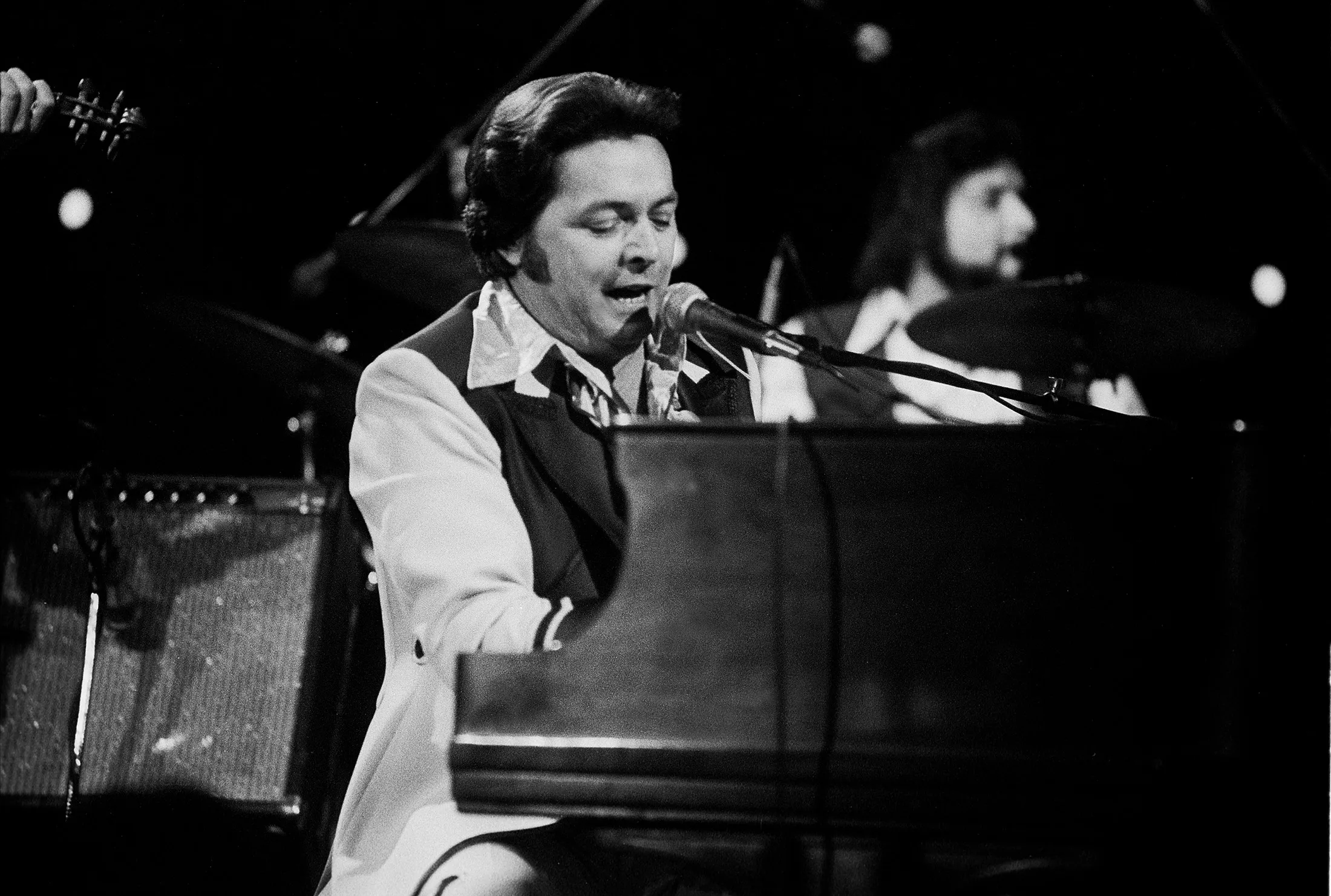 Mickey Gilley, Who Helped Inspire 'Urban Cowboy,' Dies At 86 - Bloomberg