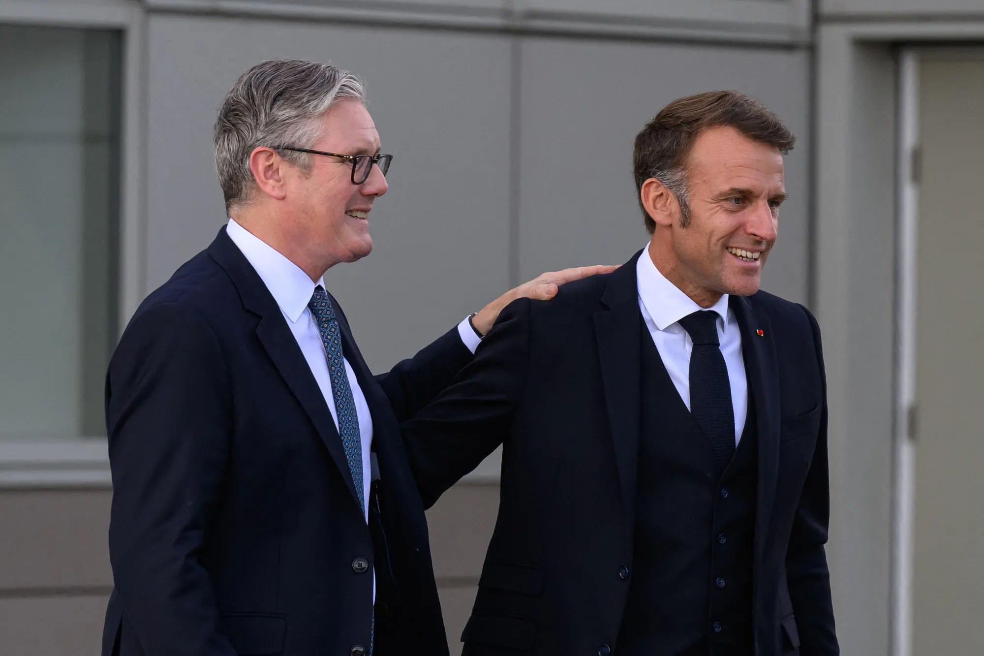 Keir Starmer Is Walking a Fine Line in Tackling Immigration - Bloomberg