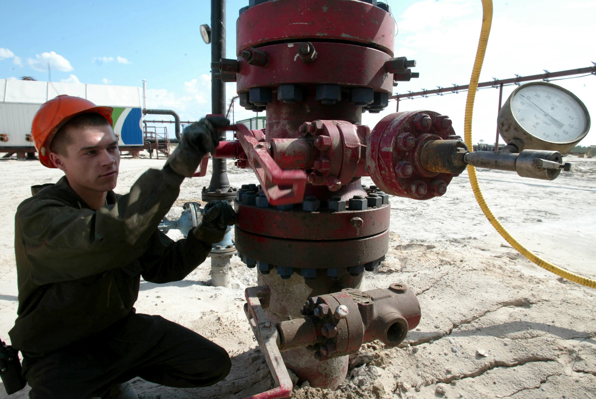 Russia’s Diving Oil Exports Suggest Output Cut Beginning to Bite ...