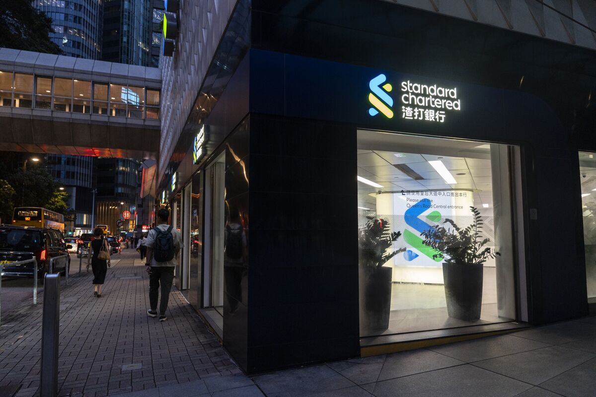 StanChart Says 2025 Clean Energy Target Looks Tough to Achieve - Bloomberg