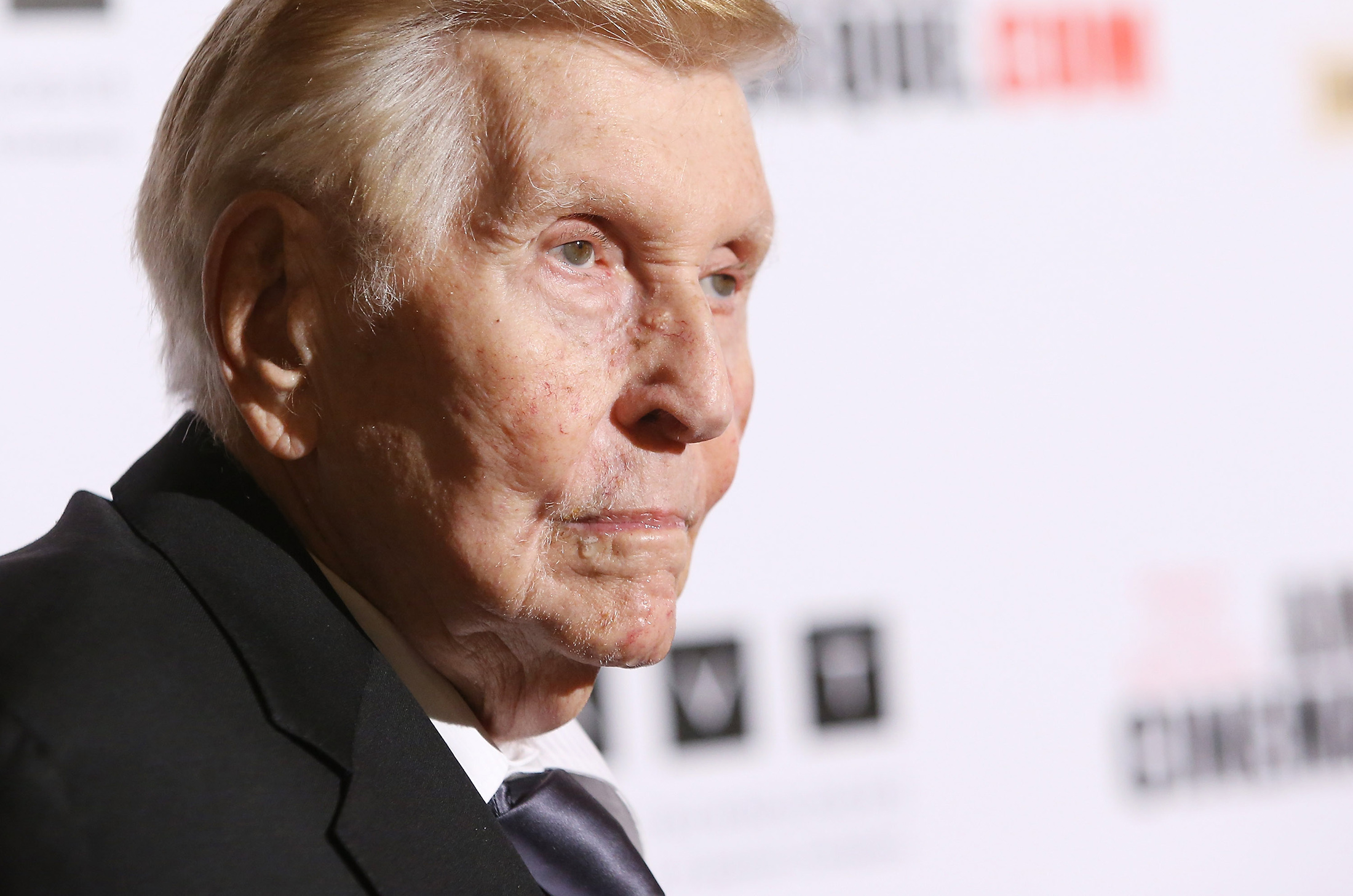 Redstone Doctor Says Mogul ‘No Longer Trusts’ Viacom CEO - Bloomberg