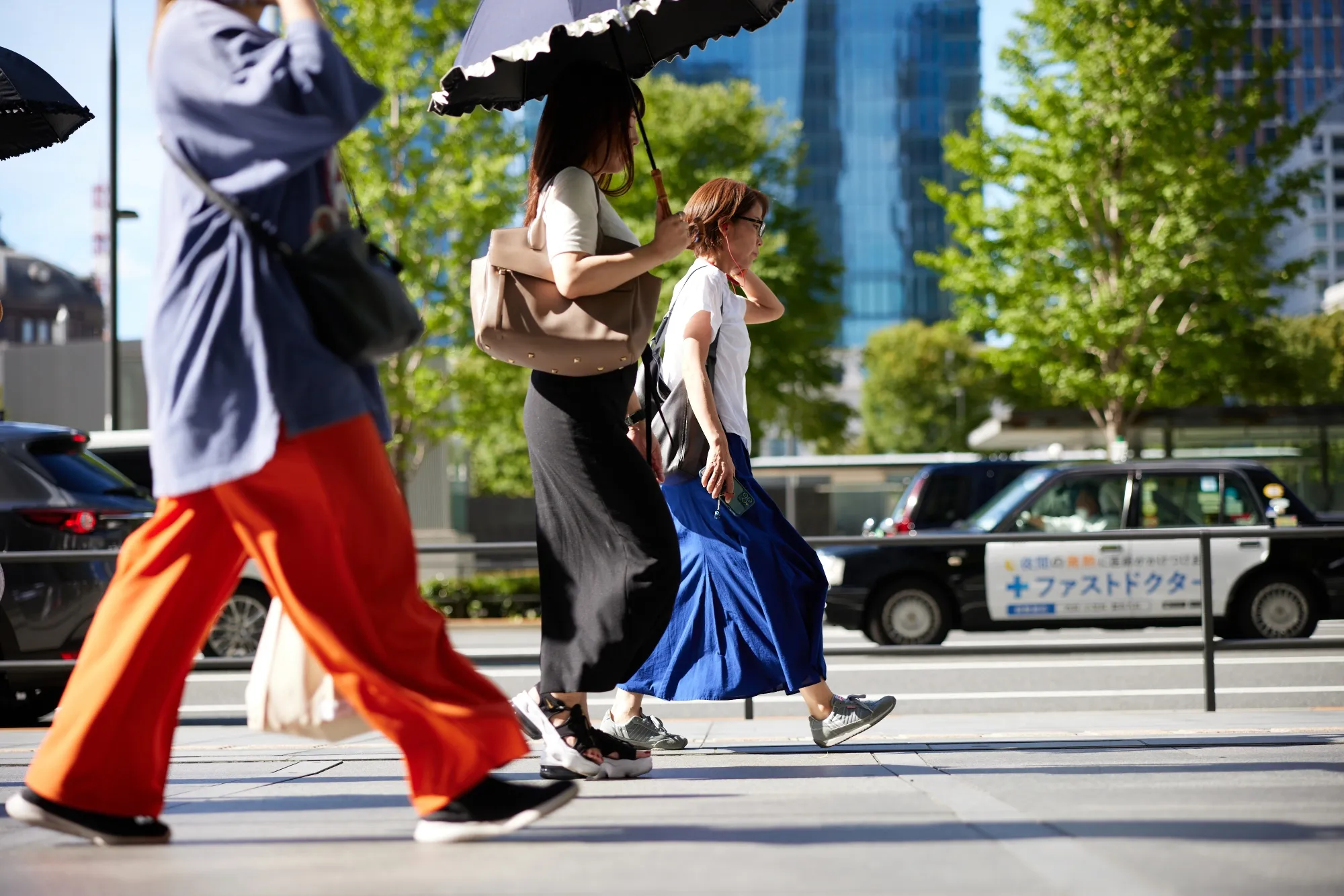 Japan’s Public Servants May See Biggest Pay Hike in 32 Years - Bloomberg