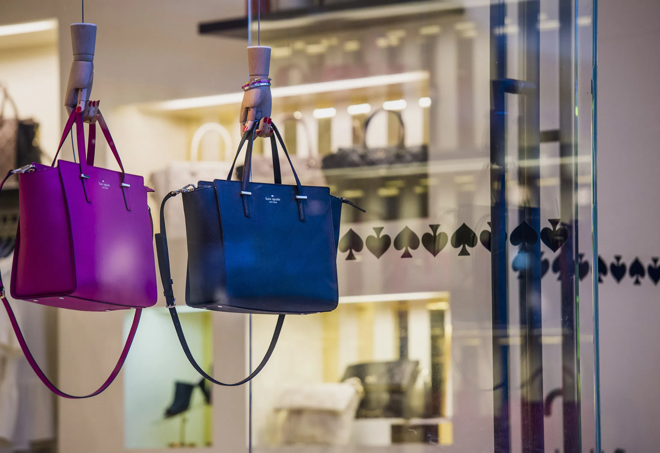 Kate Spade Line Eyes Rebound as It Breaks From Discounting - Bloomberg