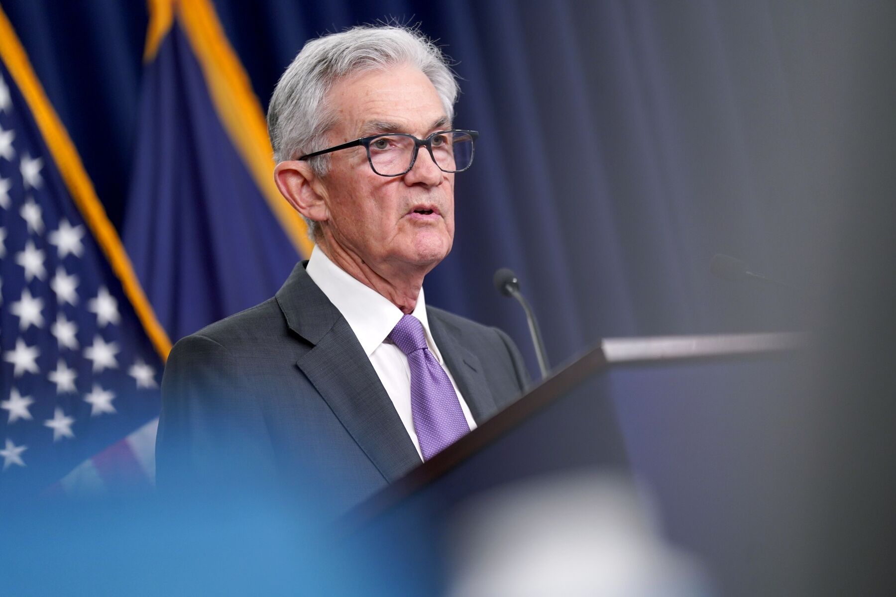 Sinalização de cortes de juros do Fed puxa alta de mercados globais ...