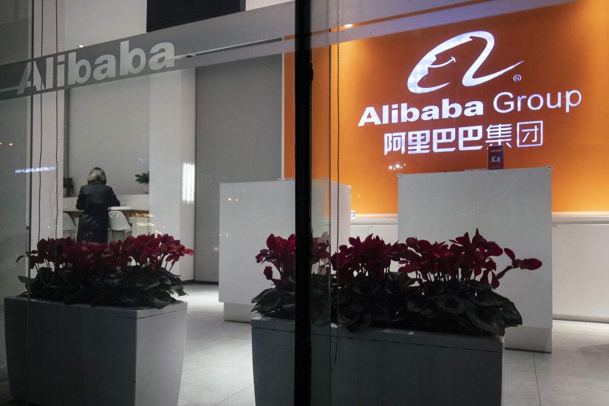 Chinese Traders Pour Into Alibaba Shares as Trading Links Start - Bloomberg
