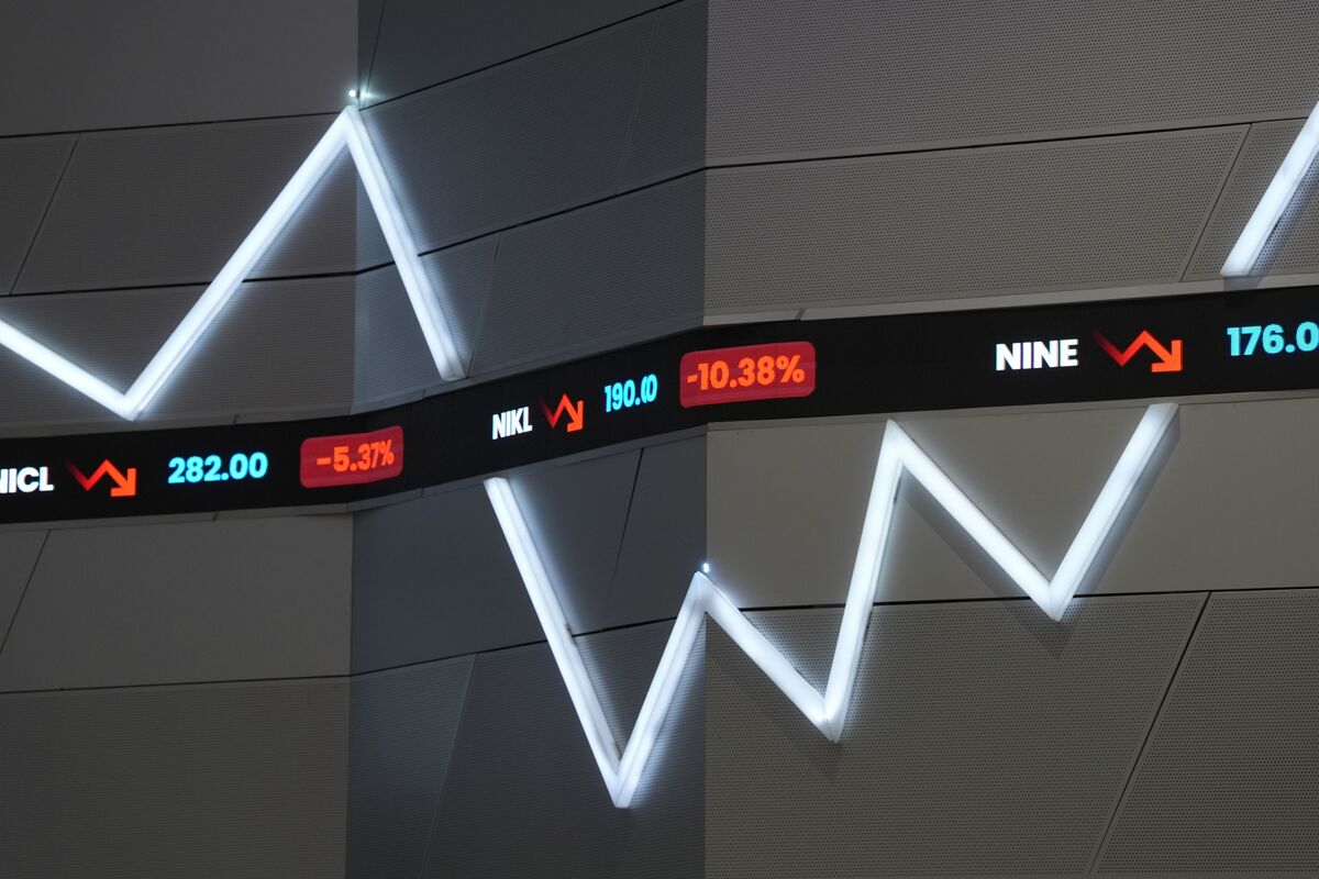 Southeast Asian Stocks Sink as Investors Flee Risky Assets Due to Trump Tariffs - Bloomberg