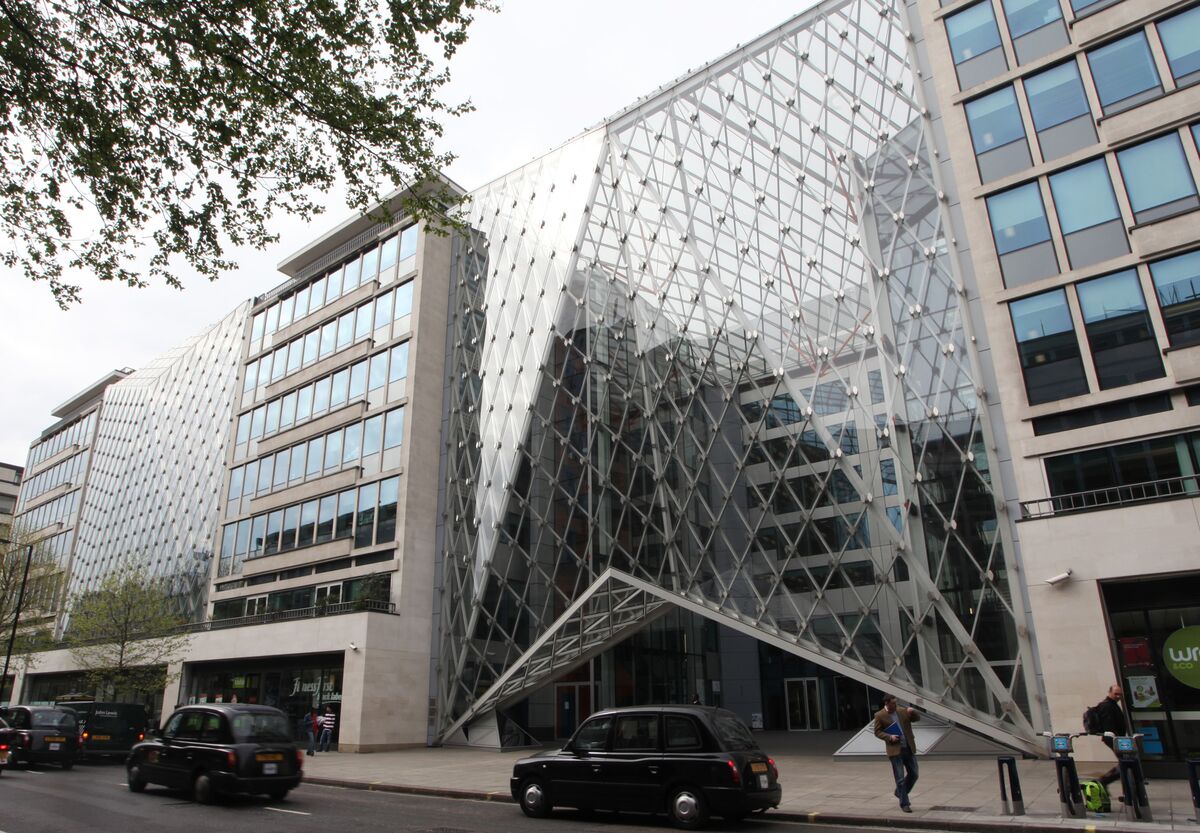 Brevan Howard Cuts IBIT ETF Holdings 86%, Expands Options Position ...