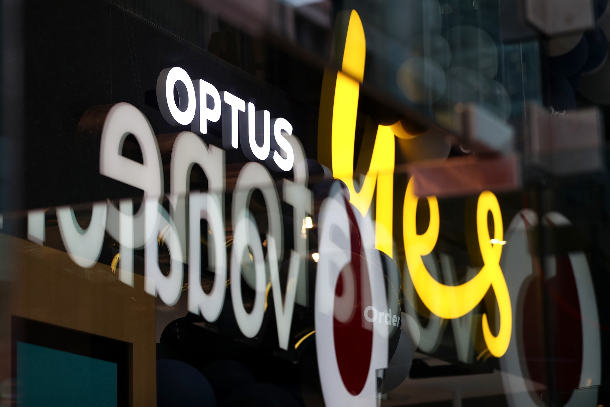 Optus CEO Quits After Crippling Nationwide Phone Outage - Bloomberg
