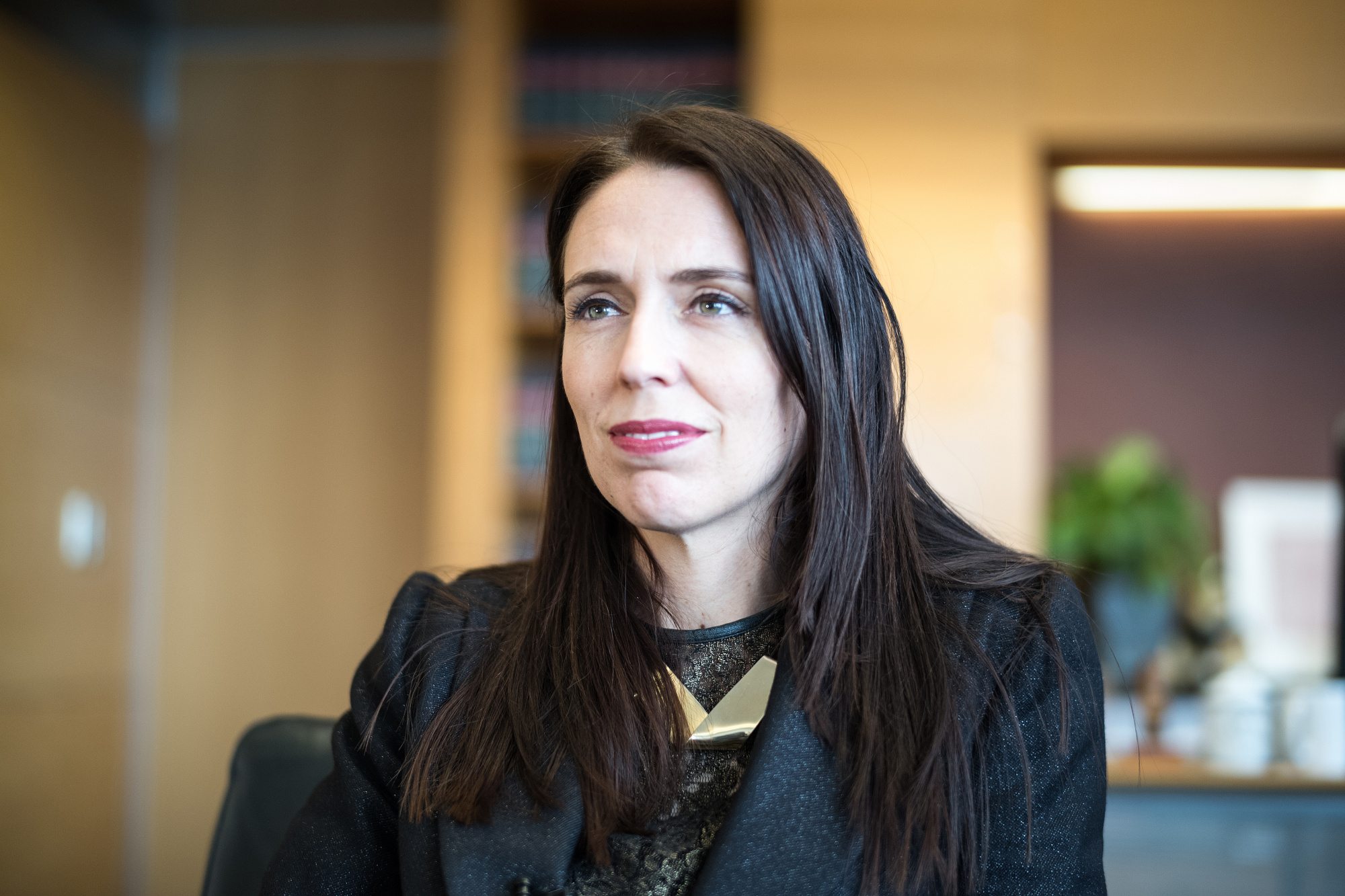 Jacinda Ardern’s Legacy Hangs Over New Zealand Vote as Hipkins, Luxon ...