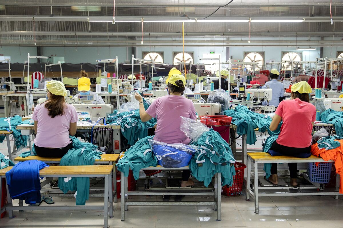 Asia’s Manufacturing Slumps as Factories Brace for Worst - Bloomberg