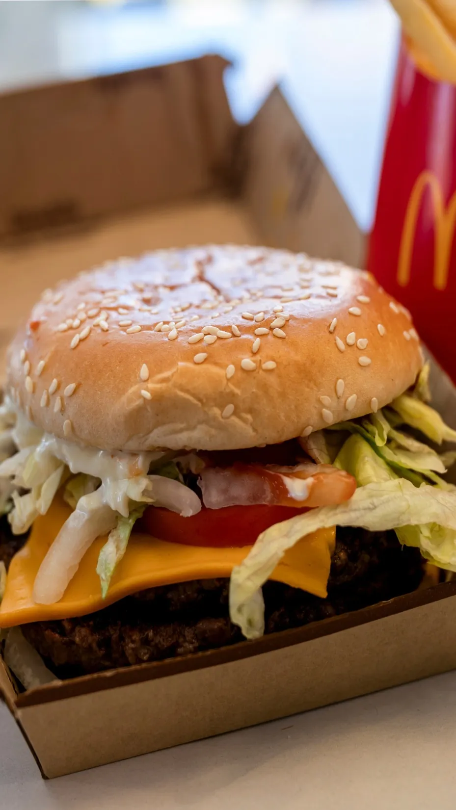 Watch Burgers, Memes and CEOs: The Fast-Food War Goes Viral - Bloomberg