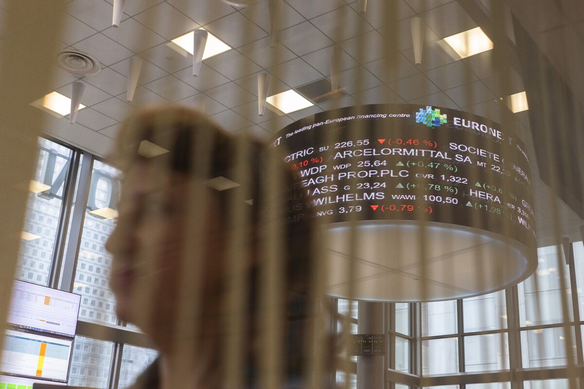 Hedge Funds Sold European Stocks Amid France Election Turmoil - Bloomberg