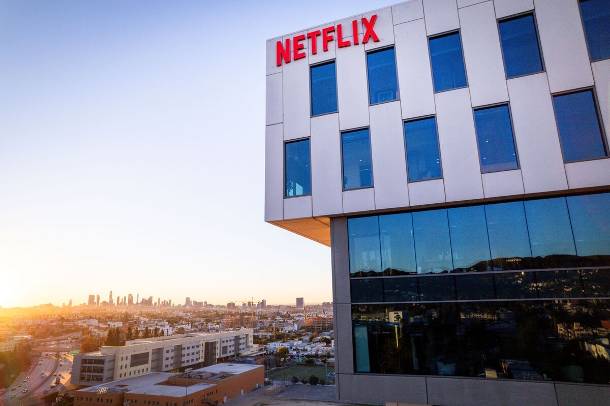 Netflix Executives Confident They’ll Win Warner Bros. Fight - Bloomberg