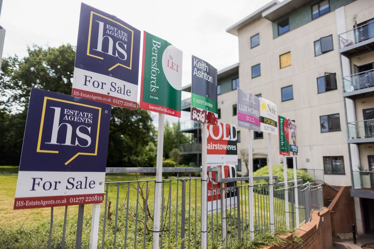 UK House Price Decline Continues Despite Surprise Rise in June - Bloomberg