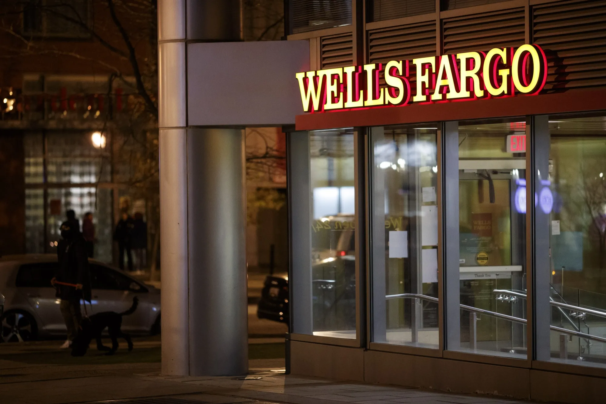Wells Fargo Bans Advisers From GameStop, AMC Recommendations - Bloomberg