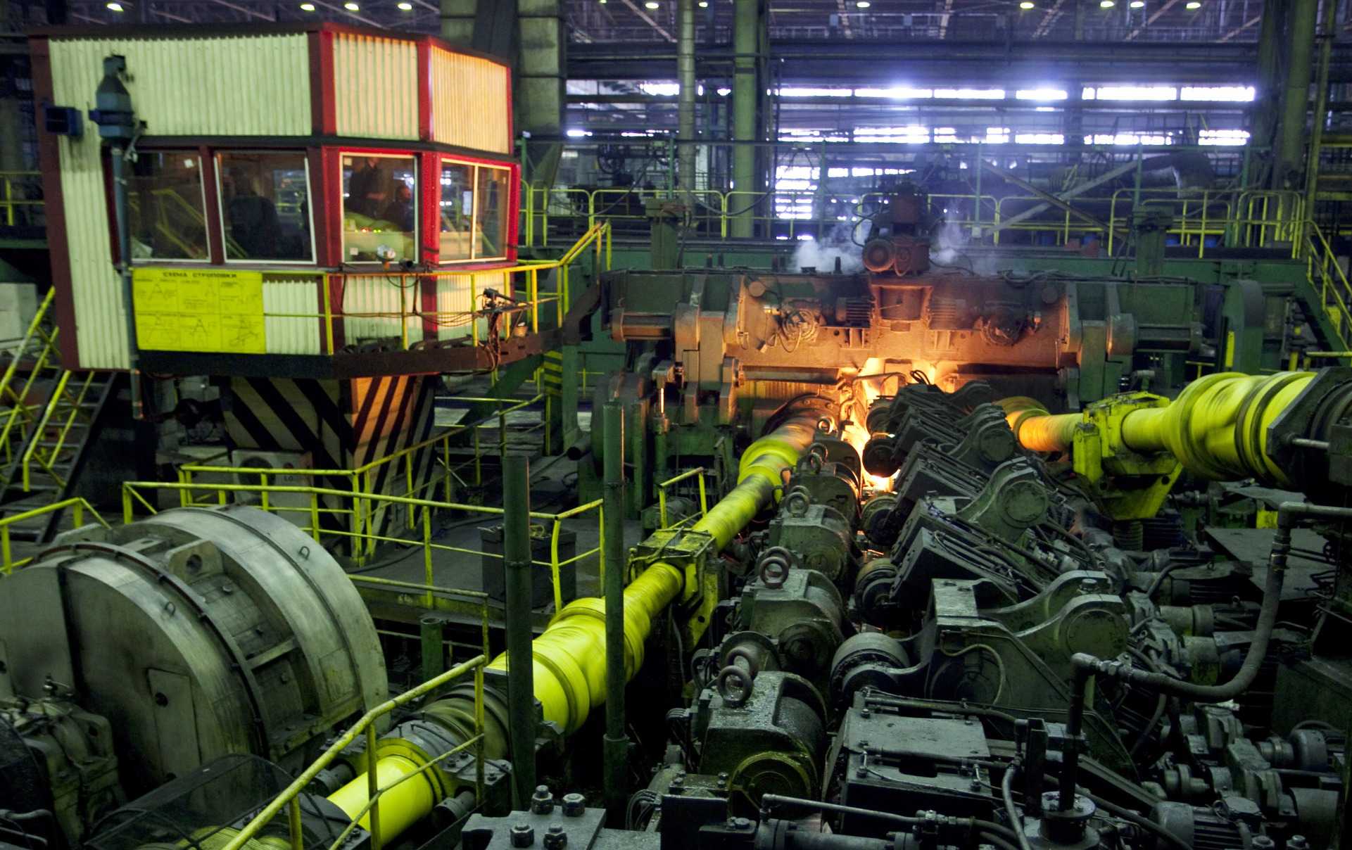Russian Manufacturing Slump Unexpectedly Worsens as Demand Slips ...